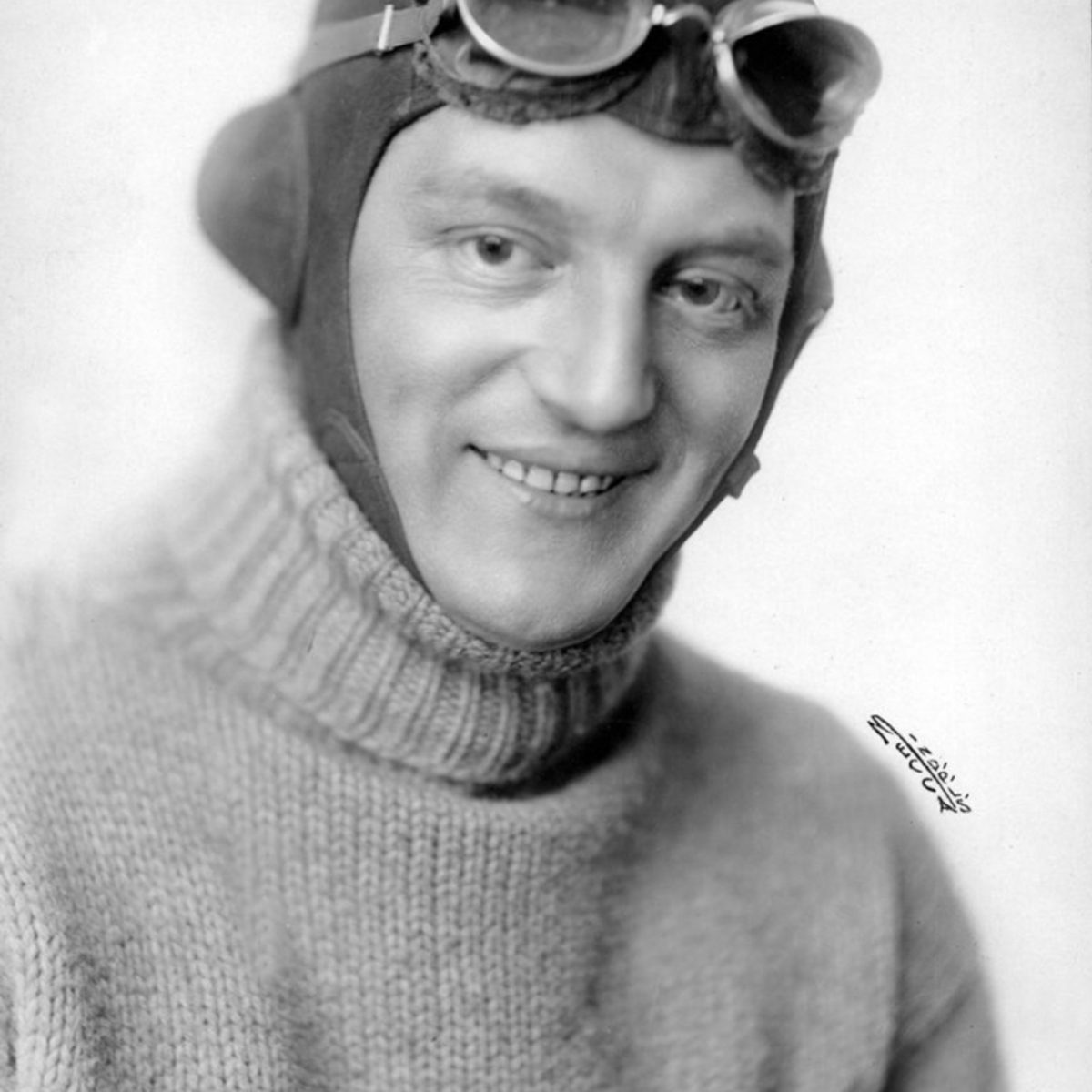 1912 ca. Gil Anderson STUTZ driver portrait screenshot